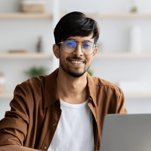 5 Expert-Level LinkedIn Profile Picture Examples for Professionals